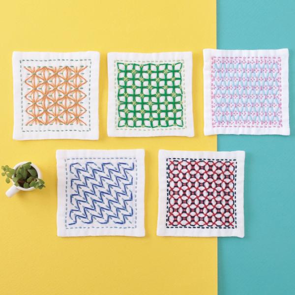 ●「刺す」「くぐる」の二つの技法を用いた「くぐり刺し」のコースターのキット。簡単な技法ですが見栄えがよく、くぐる向きを変えることで様々な模様が生まれます。5枚1組ですべて違った柄が楽しめます。○「くぐり刺し」とは刺し子の技法のひとつで、ベー...
