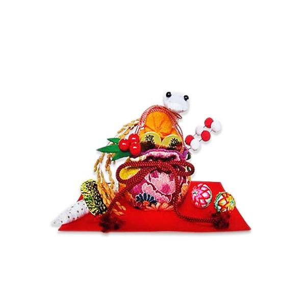 ■約 幅20cm×奥行12cm×高さ11cm(敷布含む)干支「巳」のちりめん手芸キットで、新しい年の訪れを華やかにお迎えしましょう。布地は裁断済みなのですぐに制作にとりかかれます。蛇は富や繁栄の象徴。宝袋に金運を呼び込みましょう。●制作目安...