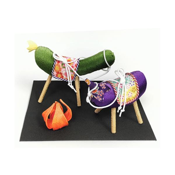 ■できあがりサイズ：約 台座：16×20cm、馬：15×6×高さ9cm、牛：11×6×高さ8cm、ほおずき：5×5×6cm京都のちりめん工房から「真心をこめた手作りの供養」シリーズ〜お盆に御仏壇に供える精霊飾りを布で手作りできるキット。馬と...