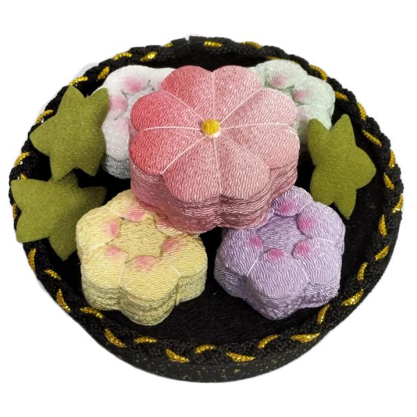 ■できあがりサイズ：約 直径12cm×高さ7cm京都のちりめん工房から「真心をこめた手作りの供養」シリーズ〜ちりめんを使って作る上品な干菓子のお供えキットです。色鮮やかなお供えでご先祖様をお迎えしましょう。●キット内容：ちりめん生地、ちりめ...