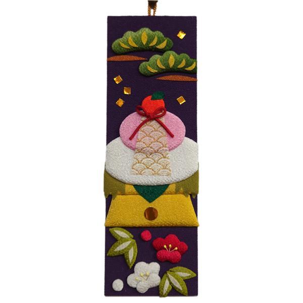 ■できあがりサイズ：約 幅8cm×長さ25cm京都のちりめん工房から〜押絵で作る季節感あふれるタペストリーのキット。小さめサイズなので、ちょっとしたスペースがあればどこでも気軽に飾れます。1月は新しい年の始まり。おめでたい紅白鏡餅と松竹梅で...