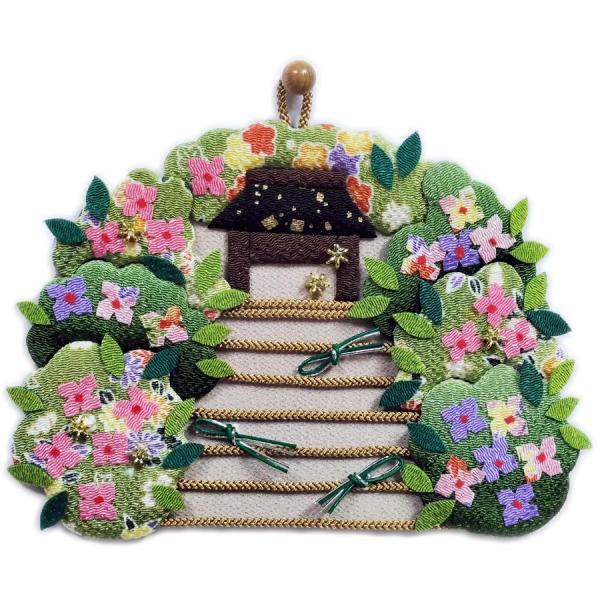 ■できあがりサイズ 約 17cm×13cm京都のちりめん工房から〜初夏に作りたい押絵タペストリーキット。あじさいが門前を彩るお寺の風景が日本らしい風情です。12ヵ月シリーズの企画なので、すべてそろえると1年を通じて楽しめます。布を裁断してボ...