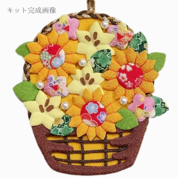 ■約 15cm×16cm京都のちりめん工房から〜季節の押し絵を楽しむ手作りキット。夏らしい元気カラーの花いっぱいのデザインです。12ヵ月シリーズの企画なので、すべてそろえると1年を通じて楽しめます（2021年の年末より順次発売予定）。布を裁...