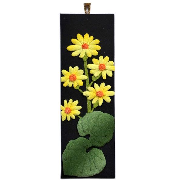 ■できあがりサイズ：約 横8cm×縦25cm晩秋を照らす黄金色のツワブキをお部屋に。京都のちりめん手芸工房より、12ヵ月シリーズの押し絵キットが届きました。短冊型の壁掛けタイプ。ちりめんの優しい風合いで、晩秋から初冬にかけて咲くツワブキの花...
