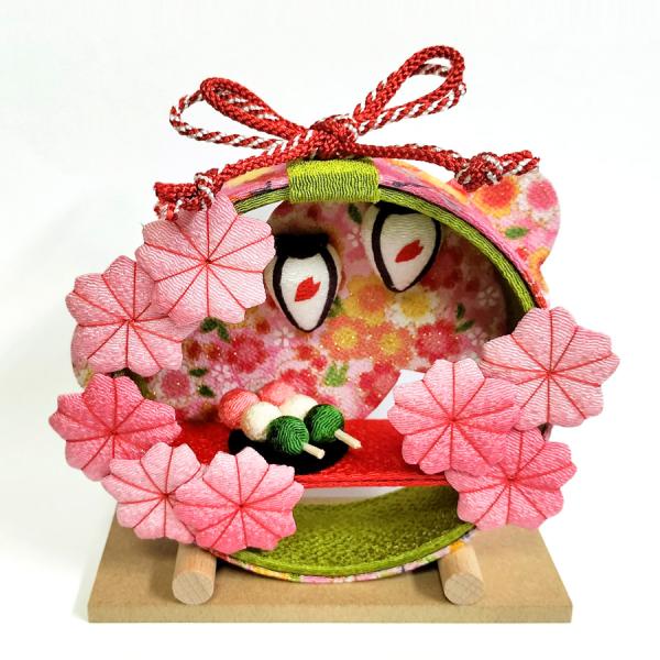 ■できあがりサイズ：本体 約 直径11cm×奥行3cm　台座使用時 約 高さ13cm×幅12cm×奥行5cm京都のちりめん工房から〜インテリアにぴったりな和の置物です。丸窓のような輪の中にモチーフを飾る和のしつらいシリーズ。満開の桜を愛でな...