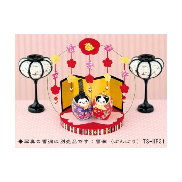 ■出荷目安：2〜7日後●バックの花びらがゆらゆら揺れる、可愛いおひな様の手作りキット。花びらのつるし部分は型抜き済みちりめんを張り合わせるだけで作れます♪また針・糸不要で簡単な作りになってます。お子さまと一緒に楽しんでも(^O^)●出来上が...