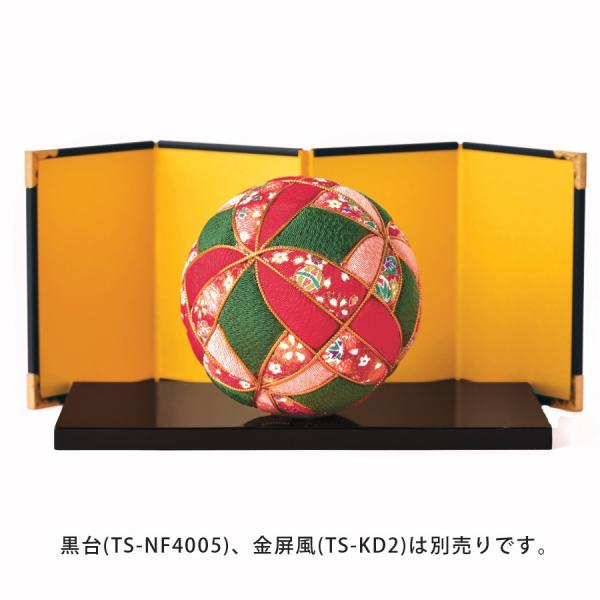 ●華やかで色鮮やかなちりめん生地を使った木目込みてまりのキット。型紙を土台に写すだけで簡単に柄が描け、美しい和の文様を楽しめます。赤は変わり七宝を連ねた品のある色合い。●出来上がりサイズ：約 直径10cm●制作時間：約180分〜◆金屏風4曲...