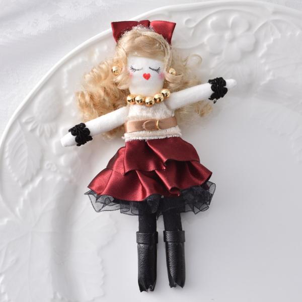 ●大人気！ドールチャーム用のドレスキットが続々と登場！ お好みのドレスキットを選んで可愛いお人形を作りましょう。縫わずに簡単に作れるので、初心者の方にもオススメ。作ったお人形をカバンなどに付けて飾るのも可愛いですね♪ ●ダークカラーのスカー...