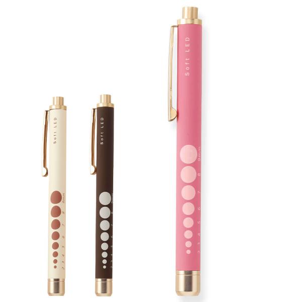 おしゃれなシャンパンゴールド周りに差をつけるロングペンライト周りと違うシャンパンゴールドがおしゃれ！大人かわいいデザインのロングペンライトです。・持ち運びに便利なクリップ付・便利なスケールプリント・明るく照らすソフトLED・ライトは指1本で...