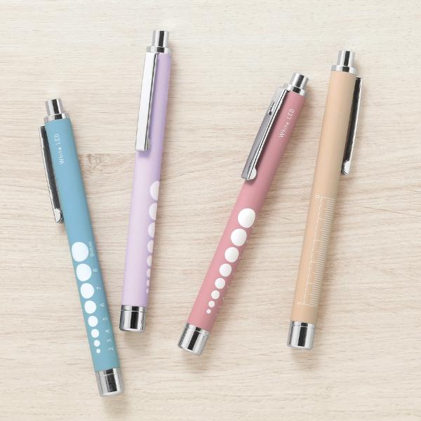 白色LEDライト採用でより見やすく、分かりやすい!ボディの明るいカラーリングが目を引く、ラバー調ペンライト白色LEDライトで、色や瞳孔の動きがより分かりやすく効率アップ。配色がキュートボディは、滑りにくく持ちやすいラバー調。・白色LEDライ...