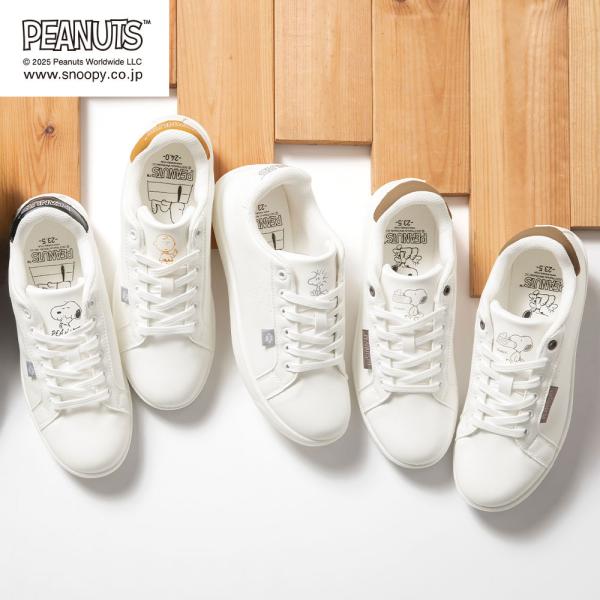シンプルデザインで普段使いもできる！合皮素材のコートスニーカー中央やインソールに可愛いイラスト入り！お仕事以外にもオフで使えるスヌーピーのスニーカーです。・中央とインソールにスヌーピーのイラスト入り・ロゴ入りピスネーム付き・普段使いもできる...