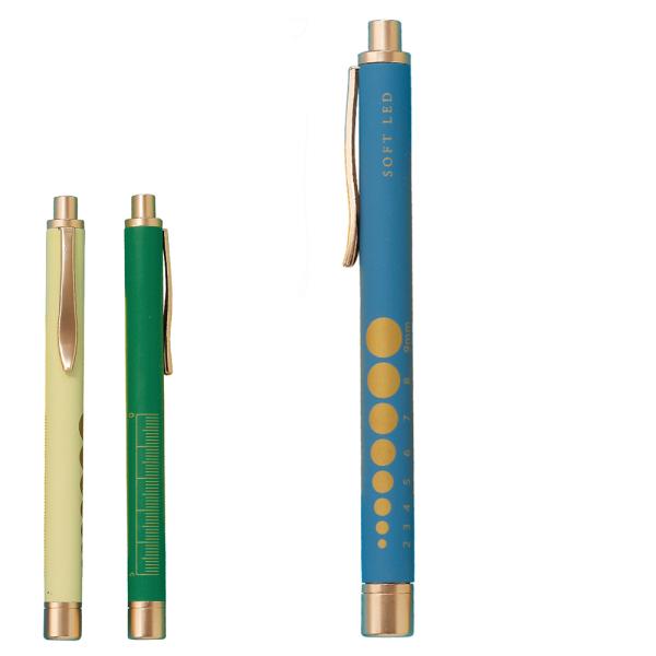 クリップ先のそりがポケットにさしやすいソフトLEDロングペンライトウェアや他アイテムと合わせやすいスタイリッシュなカラー。目に優しいソフトLED採用・クリップ先のそりがポケットにさしやすい・やわらかな灯りのソフトLED採用・いざという時に便...