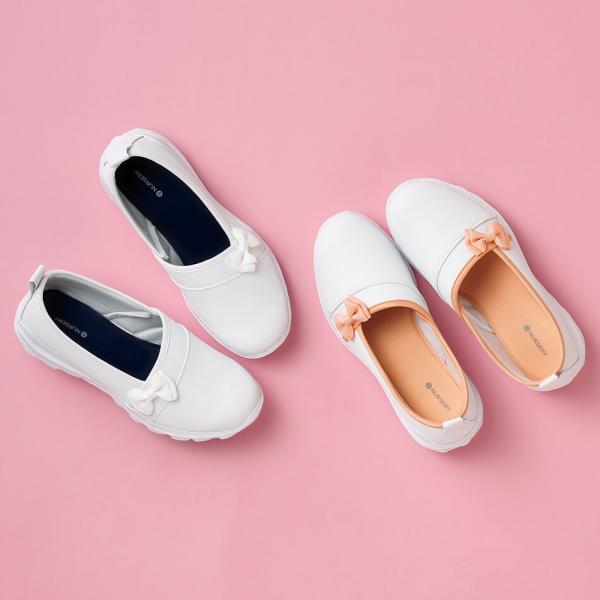 ナースシューズだってかわいく履きたい!大人かわいいリボン付スリッポン可愛いだけじゃない、見た目以上にゆったりとした履き心地♪両足に付いたリボンがとってもキュートなデザインです。・足になじむ、ふわふわインソール・アッパーは拭き取りやすいナイロ...