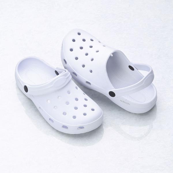 ナースリーオリジナル!定番のEVAサンダルがリニューアル水洗いOK・拭き取りOK・とってもやわらか!軽くてやわらかくて嬉しいEVAシューズ。・バックベルトは前に倒してサボにもできる2wayタイプ・足裏は凸凹で滑りにくい嬉しい仕様・通気性を高...