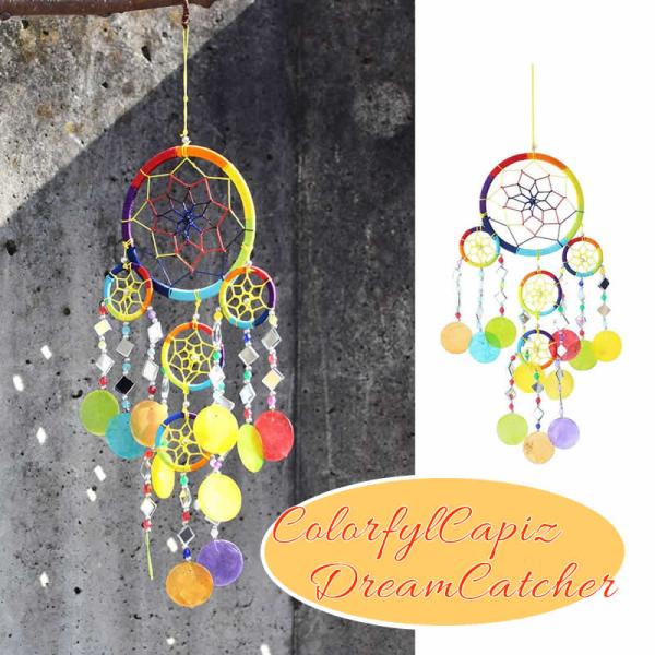 サイズ：約φ12×43cm素材：カピス貝、ミラーワーク、ビーズ生産国：インドネシア雑貨送料【雑貨まとめ買い対象商品】■メール便OKカラフルな色合いが元気を与えてくれる♪おしゃれなインテリアになるドリームキャッチャー。カラフルなカピス貝やミラ...