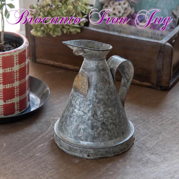 サイズ：約DIA12×H17cm素材：アイアン生産国：インド雑貨送料【雑貨まとめ買い対象商品】長く愛用されてきた大切な道具のような雰囲気が愛おしい。ブロカント風水差しは、海外風の素敵なインテリアに。アイアン製の古めかしいテイストの水差し。使...