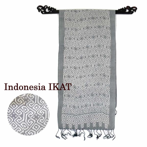 サイズ：約44×170cm素材：綿生産国：インドネシア雑貨送料【雑貨まとめ買い対象商品】■こちらの商品はメール便配送です一枚でアジアのテイストを醸し出すイカット。テーブルライナーやタペストリーとして。お部屋をアジアンティストにしたい方にぴっ...