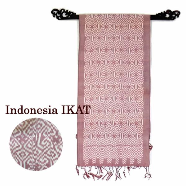 サイズ：約44×170cm素材：綿生産国：インドネシア雑貨送料【雑貨まとめ買い対象商品】■こちらの商品はメール便配送です一枚でアジアのテイストを醸し出すイカット。テーブルライナーやタペストリーとして。お部屋をアジアンティストにしたい方にぴっ...