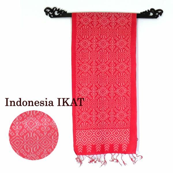 サイズ：約44×170cm素材：綿生産国：インドネシア雑貨送料【雑貨まとめ買い対象商品】■こちらの商品はメール便配送です一枚でアジアのテイストを醸し出すイカット。テーブルライナーやタペストリーとして。お部屋をアジアンティストにしたい方にぴっ...