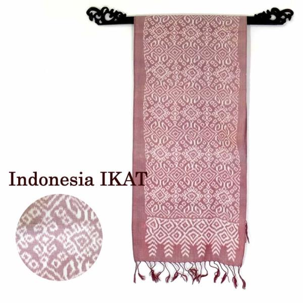 サイズ：約44×170cm素材：綿生産国：インドネシア雑貨送料【雑貨まとめ買い対象商品】■こちらの商品はメール便配送です一枚でアジアのテイストを醸し出すイカット。テーブルライナーやタペストリーとして。お部屋をアジアンティストにしたい方にぴっ...