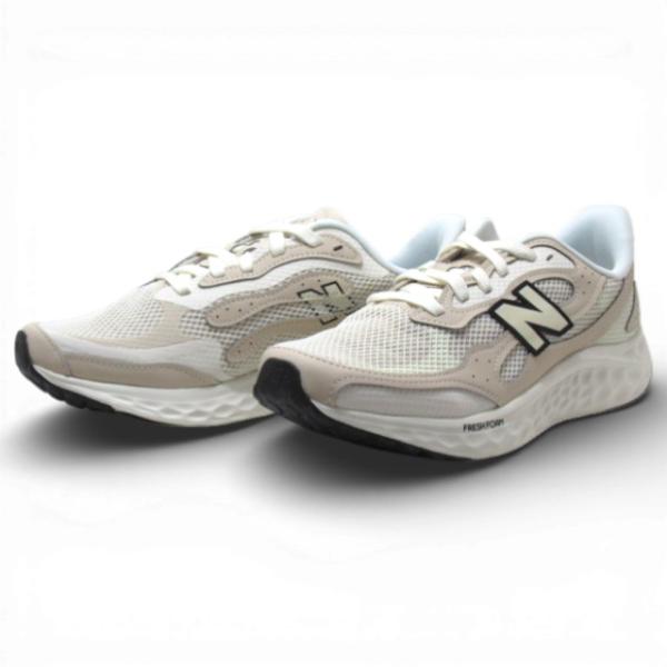 スポーツからカジュアルまで多彩なシーンで活躍する「Fresh Foam Arishi v4 Tiralux」に、シーズナルカラーが登場。2000年代ランニングシューズにインスパイアされたレイヤリングアッパーは、外側パーツの廃材を内側に使用し...