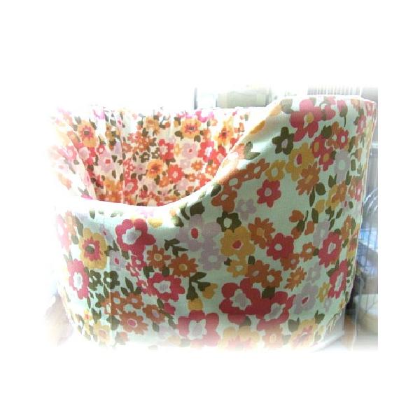 キャットタワーによくついている、きのこのようなちょっと深いタイプのベッドに猫ちゃんたちは丸まって寝ています。でも、このタイプのベッドは抜け毛がごっそり付着してお手入れが大変ですよね。そこで、そのタイプのベッドに被せて抜け毛の掃除を楽にするた...