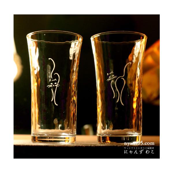 互いに惹かれあう猫のイラストをサンドブラスト加工したきらきらスマート冷酒グラス（ペア）です。ネコのイラストカッティング及びサンドブラスト加工はハンドメイドですから、同じ絵柄でも微妙に違う味のある1点モノです。●材質／ガラス　約120ml●外...