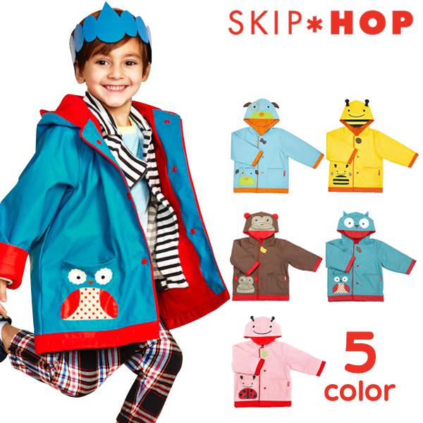 スキップホップ SKIP HOP レインコートポケット 付 可愛い プレゼント ギフト耳付き 傘 と お揃い で 雨の日 楽しみ ♪■商品紹介・裏地付きで体を冷ます心配がいりません。・フードとポケットには耳付きの可愛らしい動物さん付き。・お...