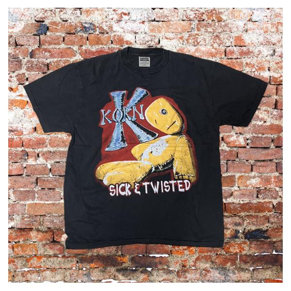 コーン / KORN　Tシャツ  SICK &amp; TWISTED ツアーTシャツ【ネコポス便配送】※【日付時間指定・代金引換】でのお取引はできません。●素材：コットン100%●カラー：・black【ブラック】●サイズ：XL