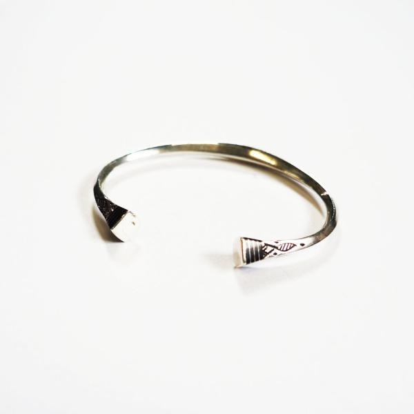 Touareg Silver/トゥアレグシルバー___________________________________________________※サハラ砂漠の遊牧民であるトゥアレグ族が一点一点、手作業で製作しており、一部意匠やサイズに...