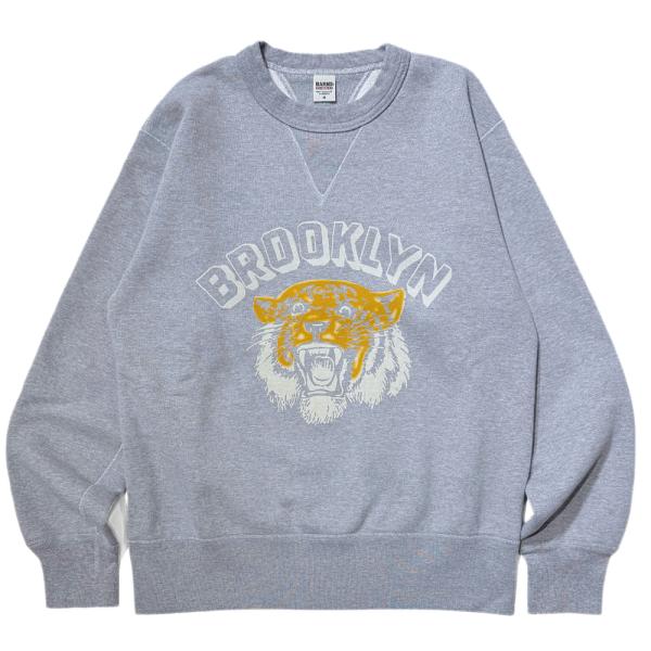 BARNS OUTFITTERS（バーンズアウトフィッターズ）[品番]BR-25389ヘビーウェイトな生地を編み立てる小寸編み機や米国製ミシンによるフラットシーマーの縫製などBARNS OUTFITTTERSならではの生産背景で作り出される...