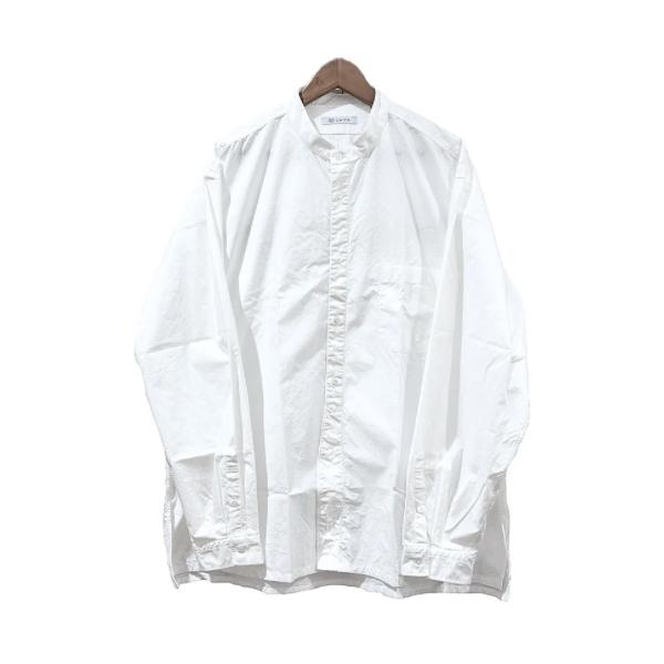 《CATTA/カッタ》[品番]FPO-02洗いを繰り返すことでとても柔らかい風合いに仕上げたネック周りのスッキリしたバンドカラーのタイプライターシャツです。滑りの良い肌触りで軽く、とても快適な着心地を実現しました。フロントは1番下が比翼タイ...