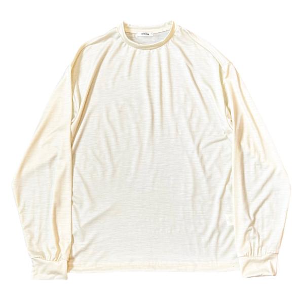 [品番]IT24A383ヘインズの1980年代の「BEEFY-T」の中でも、厚手のコットンを使用した“青タグ”と呼ばれるTシャツをベースにした長袖Tシャツ。国内のメリヤス専業工場で縫製し、裾には熟練の職人の手を必要とする天地引き、ネックまわ...