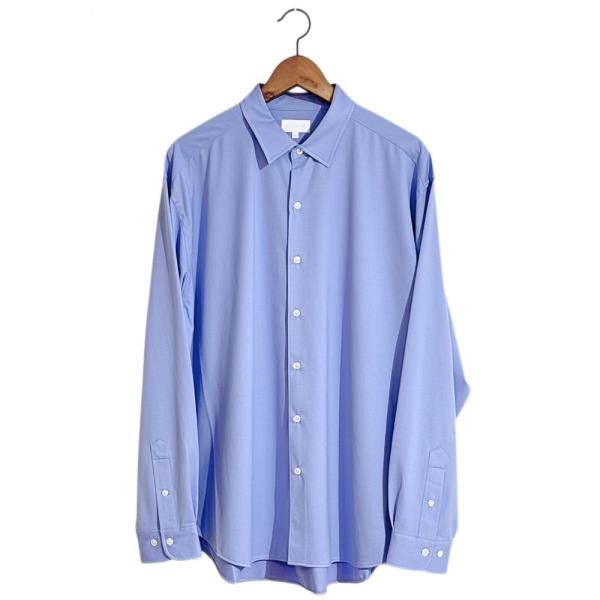 《KANEMASA PHIL. / カネマサフィル》[品番]KM25A-021“atmosphere” 空気を纏うという名前の通りゆったりとしたシルエット、素材の落ち感がわかりやすいKANEMASA PHIL.定番シルエットのシャツ。