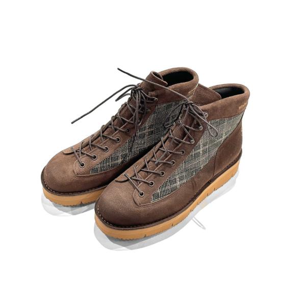 《White Mountaineering/ホワイトマウンテニアリング》[品番]WM2373802凹凸感のある独特なテクスチャーのチェック生地をサイドパネルに採用したDanner WASHOUGALレースアップブーツはDANNERとのコラボ...