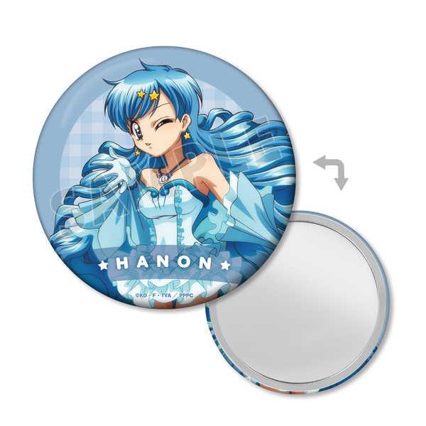 【発売日：2026年03月31日】メール便配送商品 「ぴちぴちピッチ」より、缶ミラーの登場です。宝生 波音の描き下ろしイラストを缶ミラーに仕上げました。缶バッジのように見えますが、裏面がいろんなシーンで便利に使えるミラーになっております。カ...