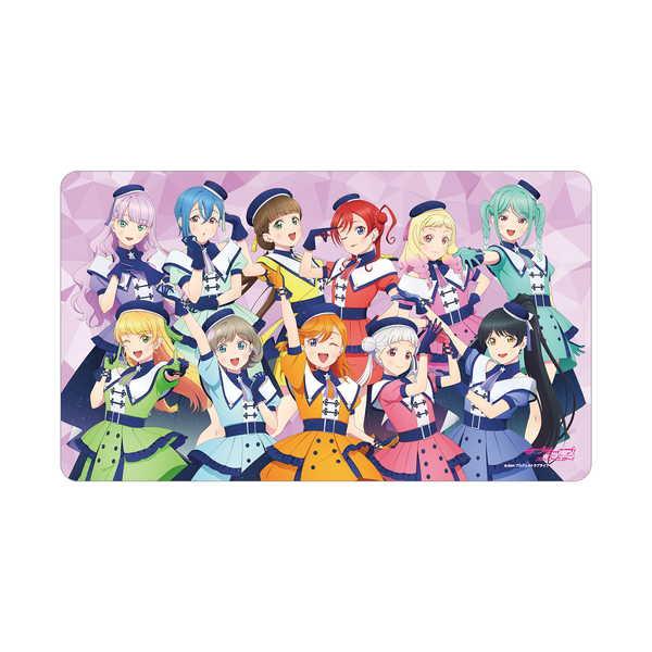 【発売日：2026年09月30日】宅配便配送商品 「ラブライブ！スーパースター!!」より、マルチデスクマットの登場です。澁谷かのん、唐 可可、嵐 千砂都、平安名すみれ、葉月 恋、桜小路きな子、米女メイ、若菜四季、鬼塚夏美、ウィーン・マルガレ...
