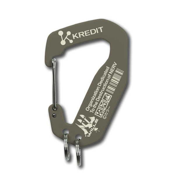 【発売日：2026年05月31日】メール便配送商品 「エヴァンゲリオン」より、汎用性抜群の国産メタルカラビナが登場。鍵やツールをかけるのにも便利！・世界最高峰レベルの金属加工技術を誇る『新潟県燕市』製のアルミカラビナ。・付属のリングで鍵など...