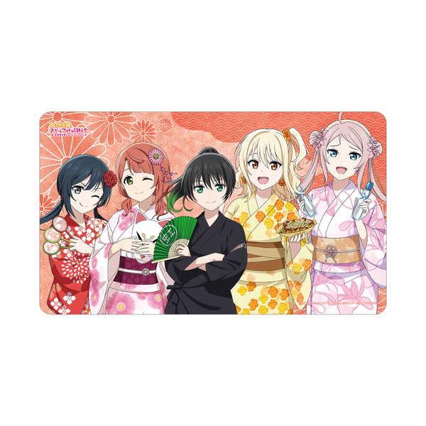 【発売日：2026年09月30日】宅配便配送商品 「ラブライブ！虹ヶ咲学園スクールアイドル同好会」より、マルチデスクマットの登場です。高咲 侑、上原歩夢、宮下 愛、優木せつ菜、鐘 嵐珠の描き下ろしイラストをマルチデスクマットに仕上げました。...