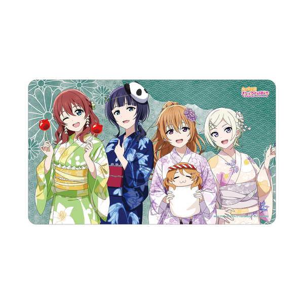 【発売日：2026年09月30日】宅配便配送商品 「ラブライブ！虹ヶ咲学園スクールアイドル同好会」より、マルチデスクマットの登場です。朝香果林、近江彼方、エマ・ヴェルデ、ミア・テイラーの描き下ろしイラストをマルチデスクマットに仕上げました。...