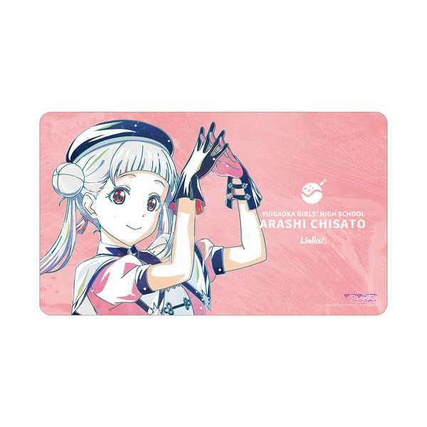 【発売日：2026年09月30日】宅配便配送商品 「ラブライブ！スーパースター!!」より、Ani-Art マルチデスクマットの登場です。嵐 千砂都のイラストを新たなタッチで魅力的に表現し、メンバーアイコン、学校名などを組み合わせたマルチデス...