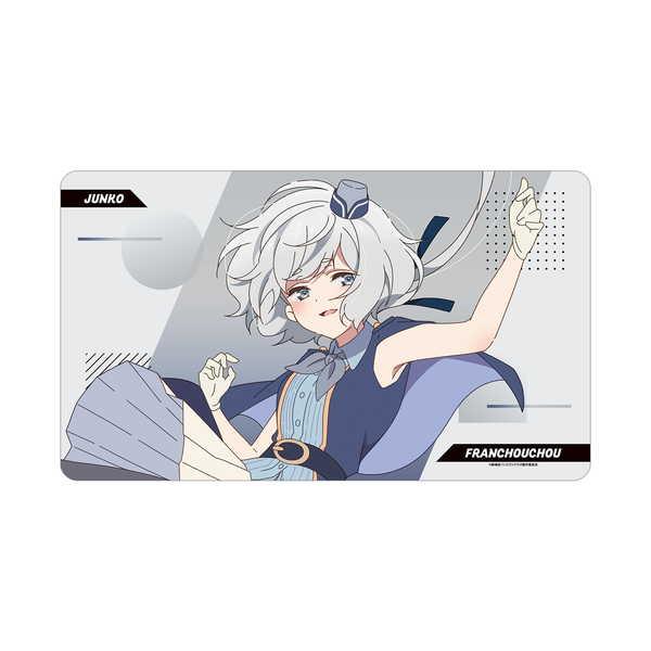 【発売日：2026年09月30日】宅配便配送商品 「劇場版 ゾンビランドサガ ゆめぎんがパラダイス」より、マルチデスクマットの登場です。紺野 純子のイラストをマルチデスクマットに仕上げました。デスクに敷いたり、お部屋に飾ったり、キャラクター...