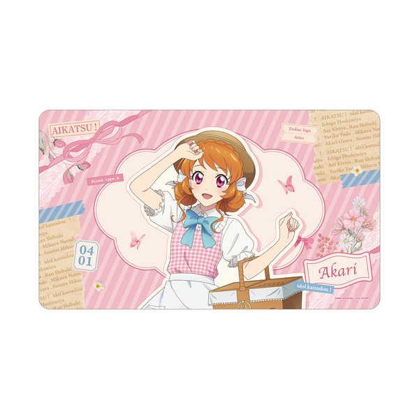【発売日：2026年09月30日】宅配便配送商品 「アイカツ！ 10th STORY 〜未来へのSTARWAY〜」より、マルチデスクマットの登場です。大空あかりの描き下ろしイラストを、コラージュ風デザインのマルチデスクマットに仕上げました。...