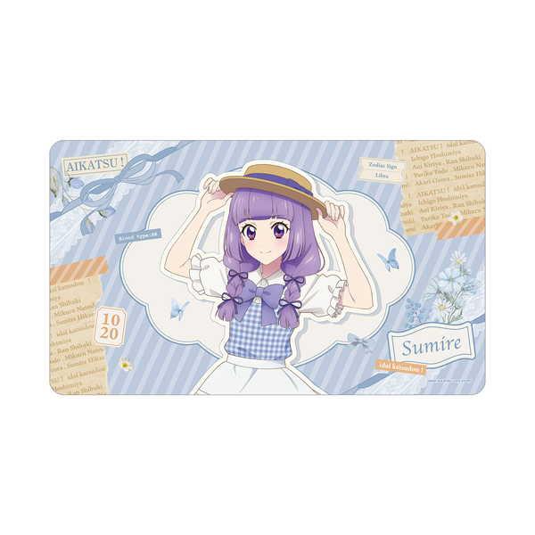 【発売日：2026年09月30日】宅配便配送商品 「アイカツ！ 10th STORY 〜未来へのSTARWAY〜」より、マルチデスクマットの登場です。氷上スミレの描き下ろしイラストを、コラージュ風デザインのマルチデスクマットに仕上げました。...
