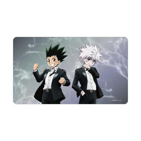 【発売日：2026年03月31日】宅配便配送商品 「HUNTER×HUNTER」より、マルチデスクマットの登場です。ゴン、キルアの描き下ろしイラストをマルチデスクマットに仕上げました。デスクに敷いたり、お部屋に飾ったり、キャラクターとの日常...