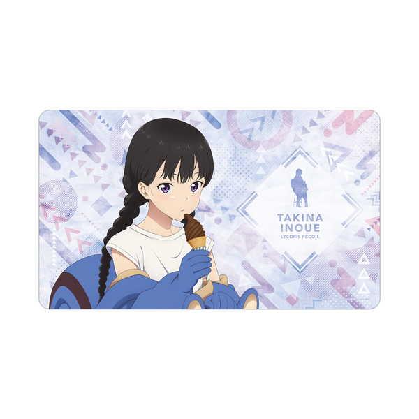 【発売日：2026年05月31日】宅配便配送商品 「リコリス・リコイル」より、マルチデスクマットの登場です。井ノ上たきなの描き下ろしイラストをマルチデスクマットに仕上げました。デスクに敷いたり、お部屋に飾ったり、キャラクターとの日常をお楽し...