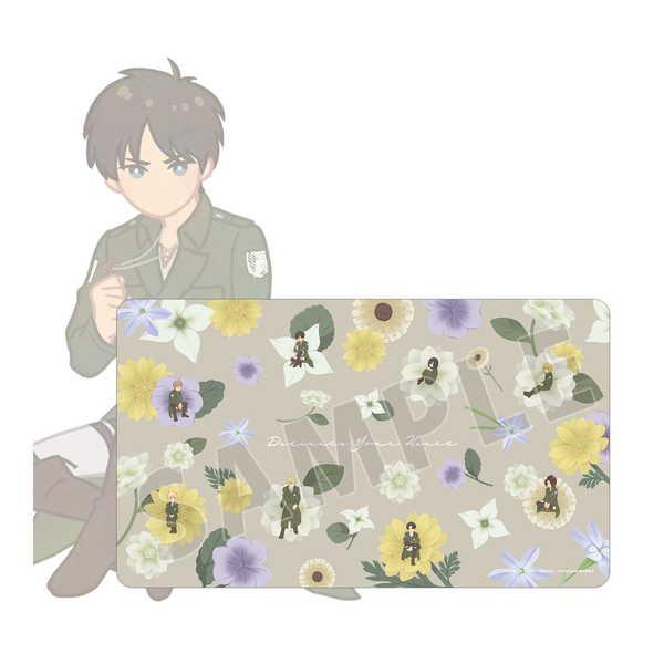 【発売日：2026年05月31日】宅配便配送商品 「進撃の巨人」より、Botania マルチデスクマットの登場です。エレン、ミカサ、アルミン、ジャン、ヒストリア、エルヴィン、ハンジ、リヴァイのイラストをボタニカルデザインに落とし込んで繊細な...