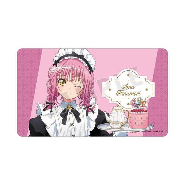 【発売日：2026年07月31日】宅配便配送商品 「しゅごキャラ！」より、マルチデスクマットの登場です。日奈森 あむの描き下ろしイラストをマルチデスクマットに仕上げました。デスクに敷いたり、お部屋に飾ったり、キャラクターとの日常をお楽しみく...