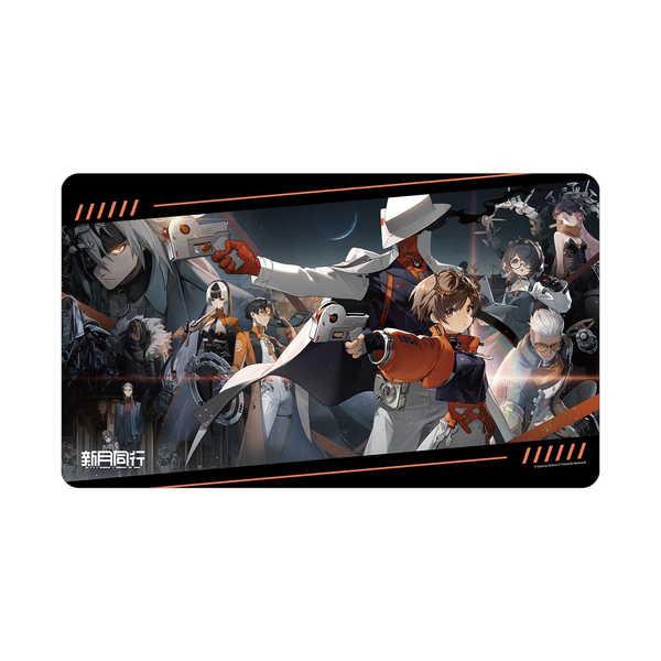 【発売日：2026年06月30日】宅配便配送商品 「新月同行」より、マルチデスクマットの登場です。キービジュアルをマルチデスクマットに仕上げました。デスクに敷いたり、お部屋に飾ったり、キャラクターとの日常をお楽しみください。【サイズ】 （約...