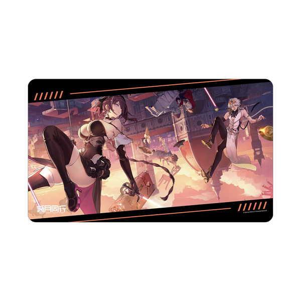 【発売日：2026年06月30日】宅配便配送商品 「新月同行」より、マルチデスクマットの登場です。難破船旅のキービジュアルをマルチデスクマットに仕上げました。デスクに敷いたり、お部屋に飾ったり、キャラクターとの日常をお楽しみください。【サイ...